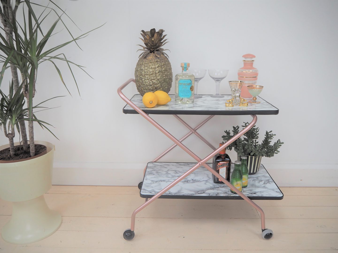 How to make an upcycled drinks trolley in marble and rose gold